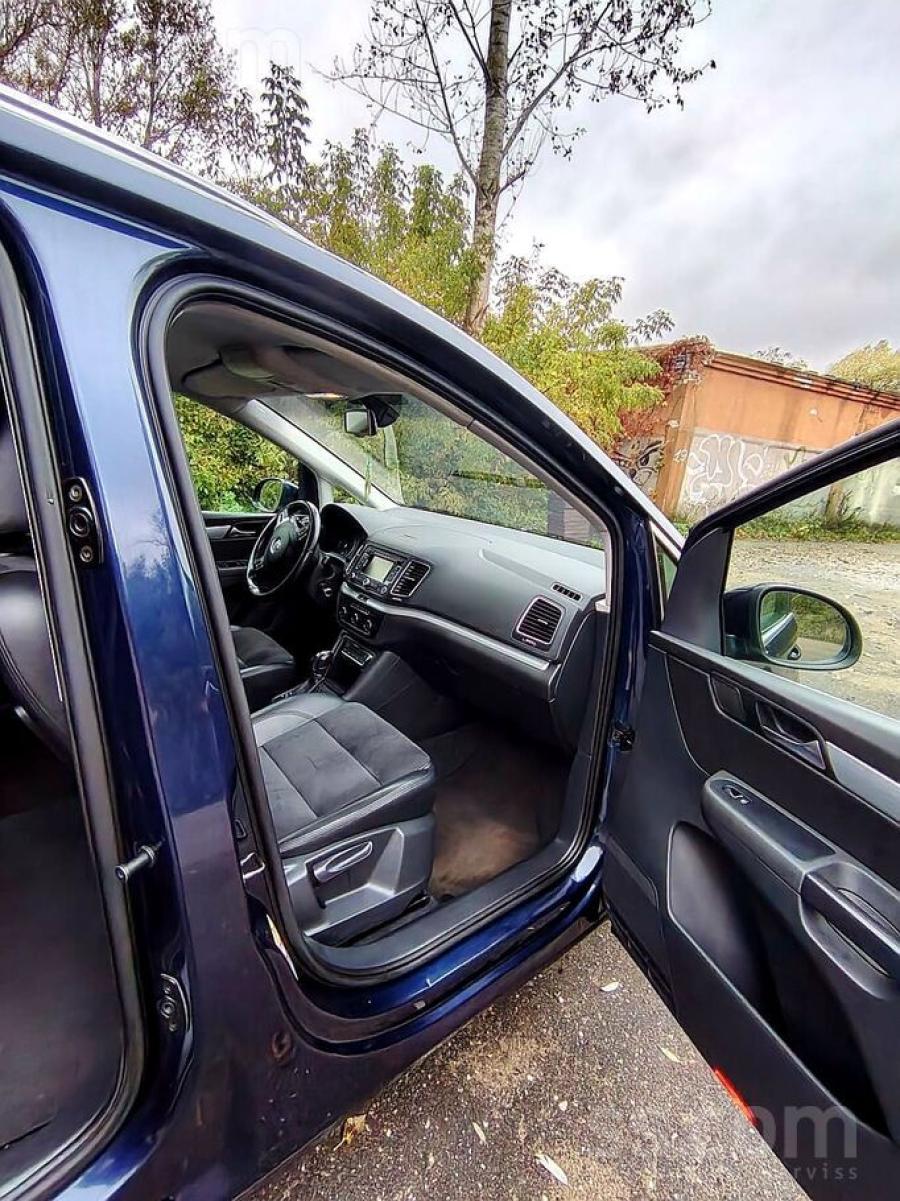 Blue Volkswagen Sharan 2010 in Riga, with an engine capacity of 2.00 L and mileage of 260 thousand km for 5500 €, photo 23 on AUTOMOTO.COM.LV