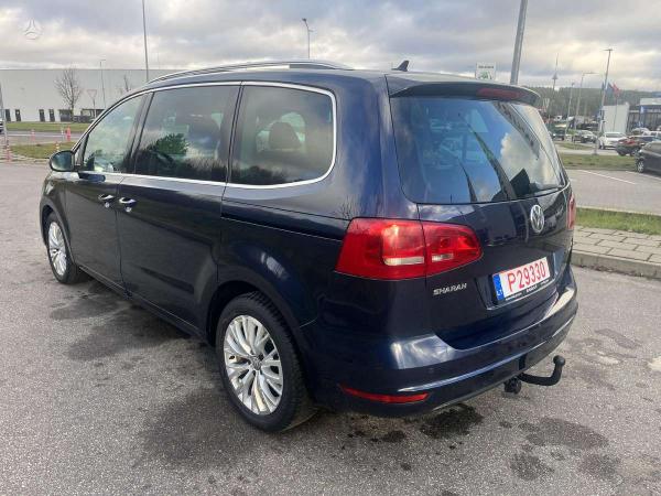 Blue Volkswagen Sharan 2011 in Vilnius, with an engine capacity of 1.39 L and mileage of 261 thousand km for 5200 €, photo 4 on AUTOMOTO.COM.LV