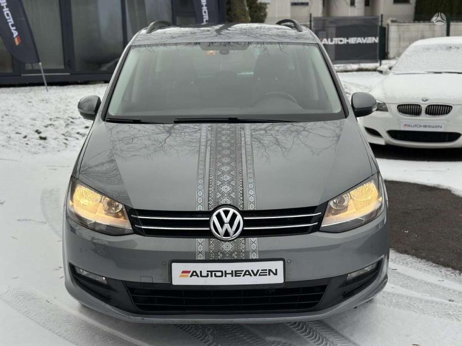 Blue Volkswagen Sharan 2011 in Vilnius, with an engine capacity of 1.97 L and mileage of 278 thousand km for 5900 €, photo 2 on AUTOMOTO.COM.LV