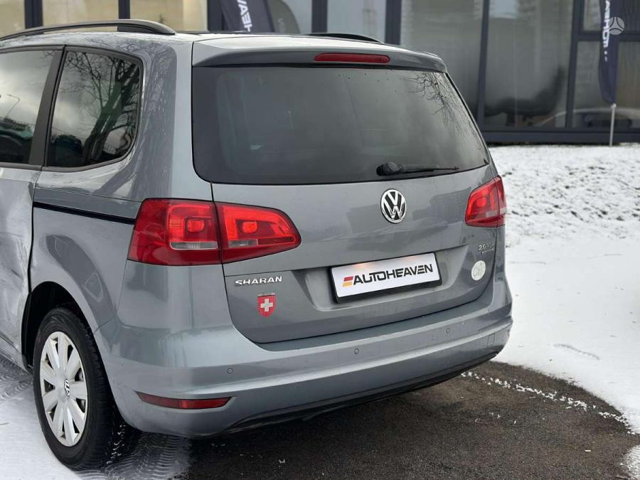 Blue Volkswagen Sharan 2011 in Vilnius, with an engine capacity of 1.97 L and mileage of 278 thousand km for 5900 €, photo 5 on AUTOMOTO.COM.LV