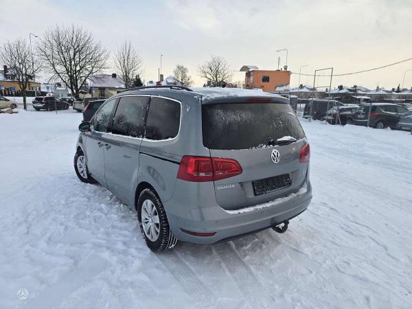Blue Volkswagen Sharan 2011 in Siauliai, with an engine capacity of 1.97 L and mileage of 302 thousand km for 5750 €, photo 6 on AUTOMOTO.COM.LV