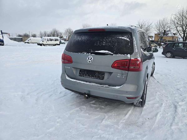 Blue Volkswagen Sharan 2011 in Siauliai, with an engine capacity of 1.97 L and mileage of 302 thousand km for 5750 €, photo 7 on AUTOMOTO.COM.LV