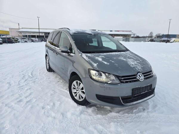 Blue Volkswagen Sharan 2011 in Siauliai, with an engine capacity of 1.97 L and mileage of 302 thousand km for 5750 €, photo 9 on AUTOMOTO.COM.LV