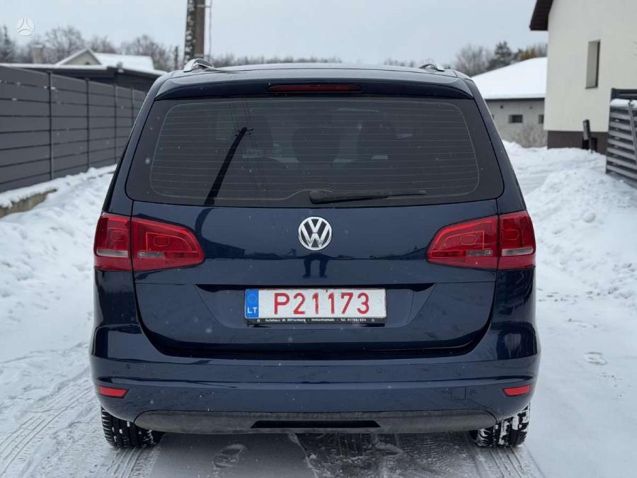 Blue Volkswagen Sharan 2011 in Alytus, with an engine capacity of 1.97 L and mileage of 209 thousand km for 7950 €, photo 5 on AUTOMOTO.COM.LV