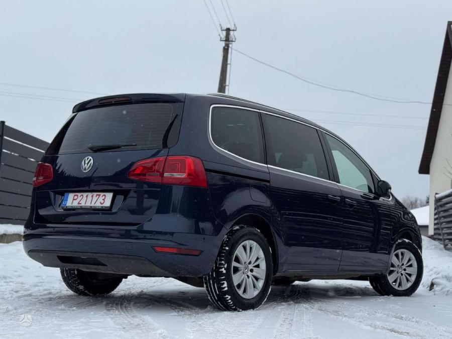 Blue Volkswagen Sharan 2011 in Alytus, with an engine capacity of 1.97 L and mileage of 209 thousand km for 7950 €, photo 6 on AUTOMOTO.COM.LV