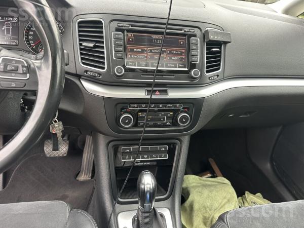 Blue Volkswagen Sharan 2011 in Jurmala, with an engine capacity of 2.00 L and mileage of 319 thousand km for 8500 €, photo 9 on AUTOMOTO.COM.LV