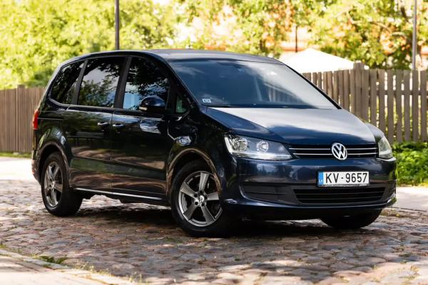 Blue Volkswagen Sharan 2011 in Jelgava, with an engine capacity of 2.00 L and mileage of 438 thousand km for 6200 €, photo 2 on AUTOMOTO.COM.LV