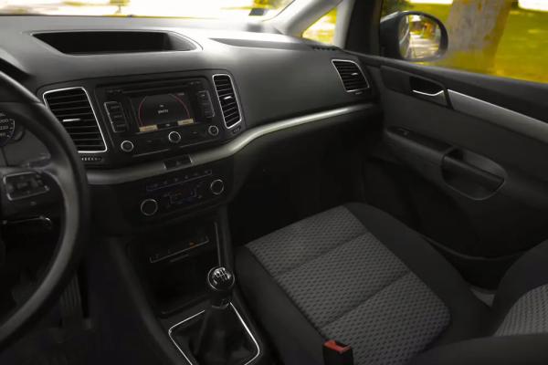 Blue Volkswagen Sharan 2011 in Jelgava, with an engine capacity of 2.00 L and mileage of 438 thousand km for 6200 €, photo 9 on AUTOMOTO.COM.LV