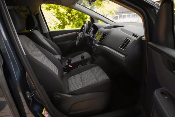 Blue Volkswagen Sharan 2011 in Jelgava, with an engine capacity of 2.00 L and mileage of 438 thousand km for 6200 €, photo 10 on AUTOMOTO.COM.LV