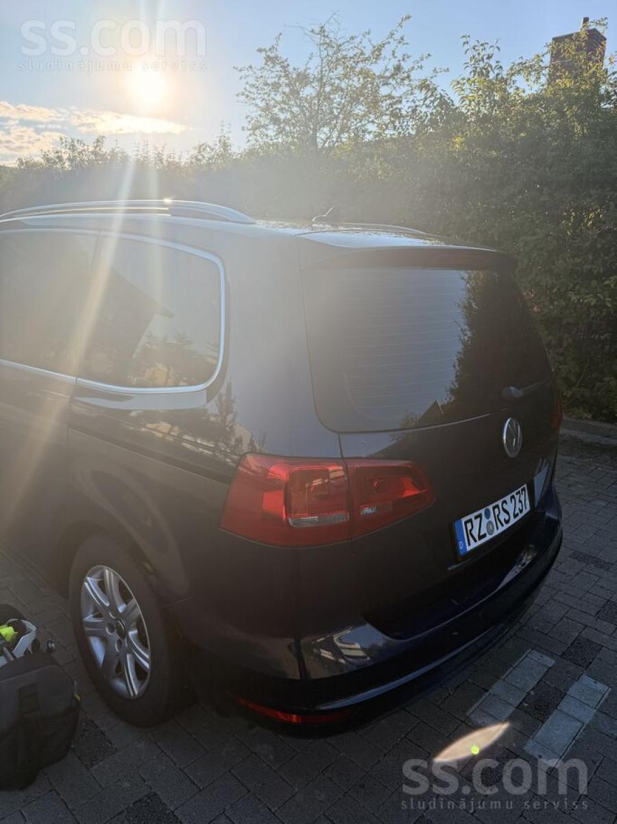 Zils Volkswagen Sharan 2011 Rīga, ar dzinēja tilpumu 2.00 L un nobraukumu 347 tūkst. km par 7600 €, foto 5 vietnē AUTOMOTO.COM.LV