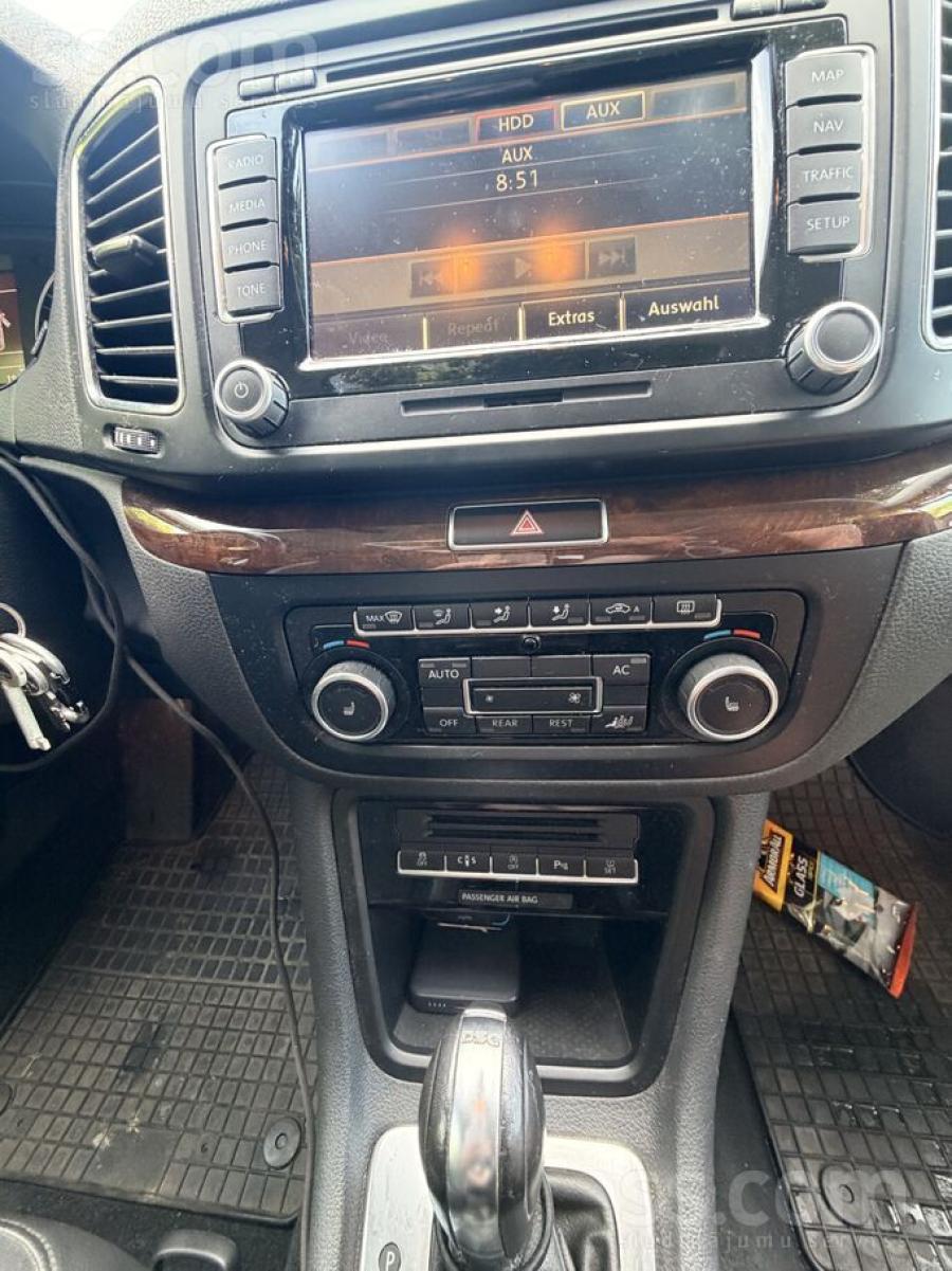 Zils Volkswagen Sharan 2011 Rīga, ar dzinēja tilpumu 2.00 L un nobraukumu 347 tūkst. km par 7600 €, foto 12 vietnē AUTOMOTO.COM.LV