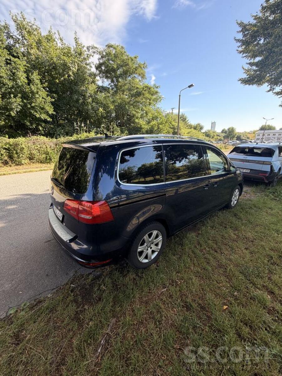 Zils Volkswagen Sharan 2011 Rīga, ar dzinēja tilpumu 2.00 L un nobraukumu 347 tūkst. km par 7600 €, foto 16 vietnē AUTOMOTO.COM.LV