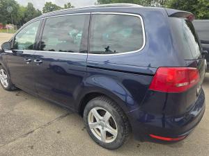 Blue Volkswagen Sharan 2011 in Marijampole, with an engine capacity of 1.39 L and mileage of 217 thousand km for 4200 €, photo 4 on AUTOMOTO.COM.LV