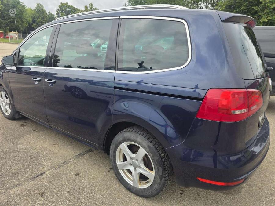 Blue Volkswagen Sharan 2011 in Marijampole, with an engine capacity of 1.39 L and mileage of 217 thousand km for 4200 €, photo 4 on AUTOMOTO.COM.LV