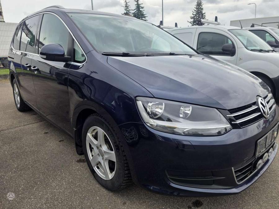 Blue Volkswagen Sharan 2011 in Marijampole, with an engine capacity of 1.39 L and mileage of 217 thousand km for 4200 €, photo 8 on AUTOMOTO.COM.LV