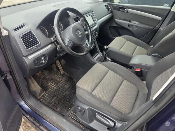 Zils Volkswagen Sharan 2011 Marijampole, ar dzinēja tilpumu 1.39 L un nobraukumu 217 tūkst. km par 4200 €, foto 8 vietnē AUTOMOTO.COM.LV