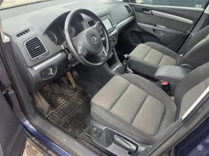 Blue Volkswagen Sharan 2011 in Marijampole, with an engine capacity of 1.39 L and mileage of 217 thousand km for 4200 €, photo 9 on AUTOMOTO.COM.LV
