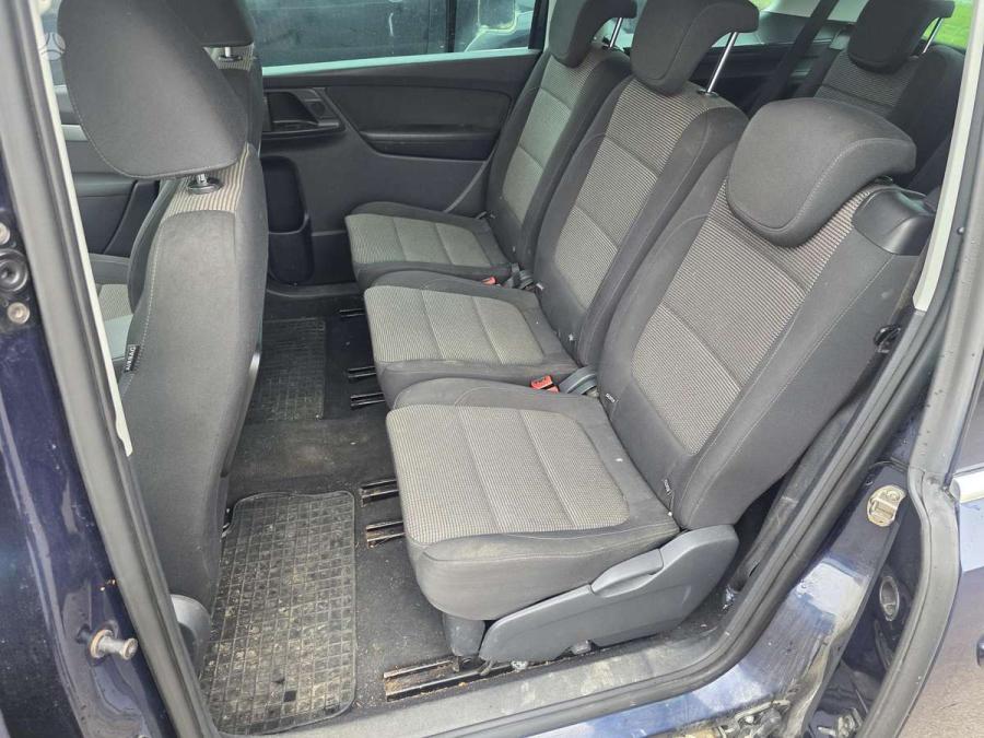 Blue Volkswagen Sharan 2011 in Marijampole, with an engine capacity of 1.39 L and mileage of 217 thousand km for 4200 €, photo 10 on AUTOMOTO.COM.LV