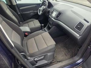 Blue Volkswagen Sharan 2011 in Marijampole, with an engine capacity of 1.39 L and mileage of 217 thousand km for 4200 €, photo 12 on AUTOMOTO.COM.LV