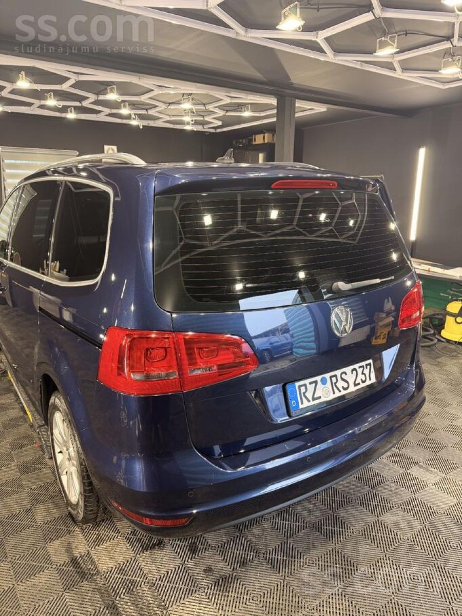 Blue Volkswagen Sharan 2011 in Riga, with an engine capacity of 2.00 L and mileage of 346 thousand km for 7800 €, photo 4 on AUTOMOTO.COM.LV