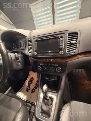 Blue Volkswagen Sharan 2011 in Riga, with an engine capacity of 2.00 L and mileage of 346 thousand km for 7800 €, photo 8 on AUTOMOTO.COM.LV