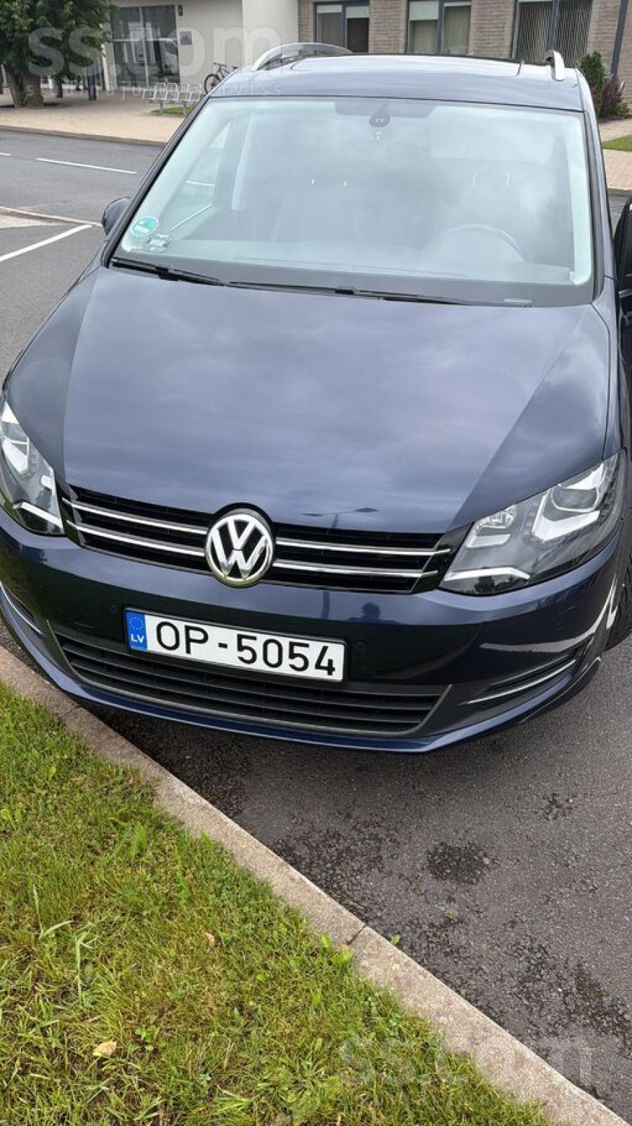 Zils Volkswagen Sharan 2011 Rīga, ar dzinēja tilpumu 2.00 L un nobraukumu 347 tūkst. km par 7000 €, foto 1 vietnē AUTOMOTO.COM.LV