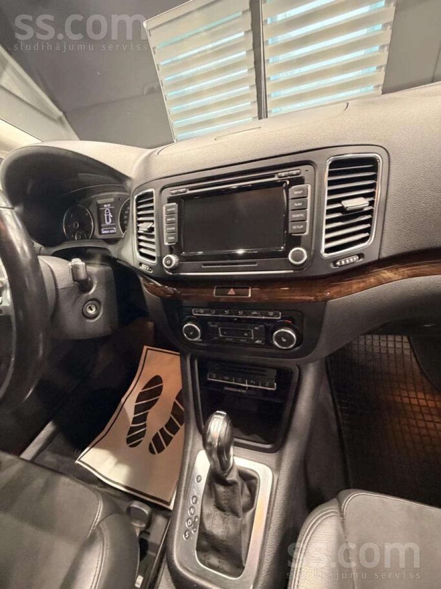 Zils Volkswagen Sharan 2011 Rīga, ar dzinēja tilpumu 2.00 L un nobraukumu 345 tūkst. km par 7500 €, foto 4 vietnē AUTOMOTO.COM.LV