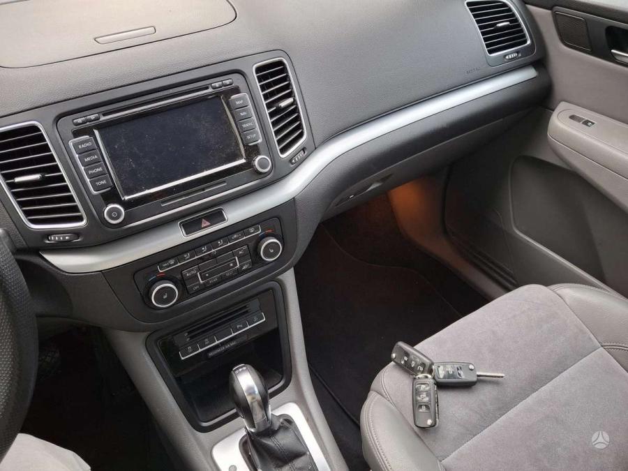 Blue Volkswagen Sharan 2011 in Kaunas, with an engine capacity of 2.00 L and mileage of 287 thousand km for 6450 €, photo 5 on AUTOMOTO.COM.LV