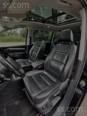 Zils Volkswagen Sharan 2011 Rīga, ar dzinēja tilpumu 2.00 L un nobraukumu 280 tūkst. km par 7700 €, foto 3 vietnē AUTOMOTO.COM.LV