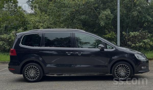 Blue Volkswagen Sharan 2011 in Riga, with an engine capacity of 2.00 L and mileage of 280 thousand km for 7700 €, photo 5 on AUTOMOTO.COM.LV