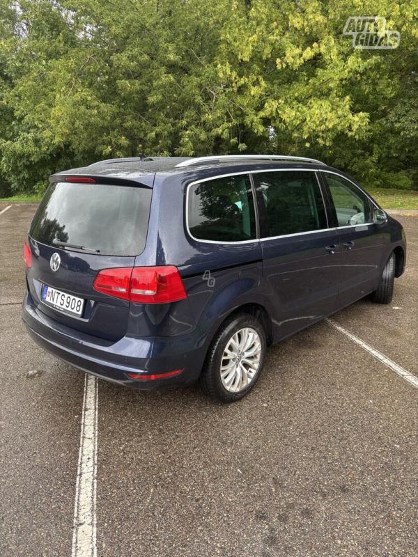 Blue Volkswagen Sharan 2011 in Alytus, with an engine capacity of 1.40 L and mileage of 214 thousand km for 7500 €, photo 4 on AUTOMOTO.COM.LV