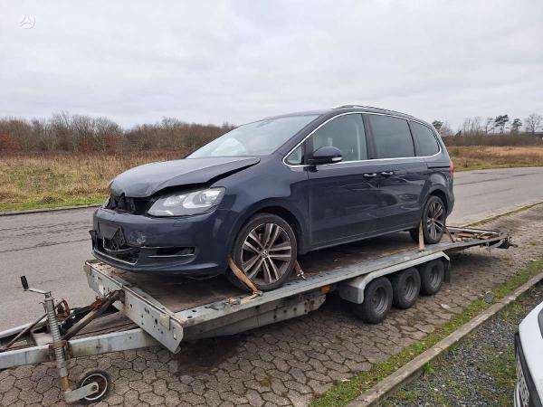 Blue Volkswagen Sharan 2012 in Radviliskis, with an engine capacity of 1.97 L and mileage of 335 thousand km for 5200 €, photo 1 on AUTOMOTO.COM.LV