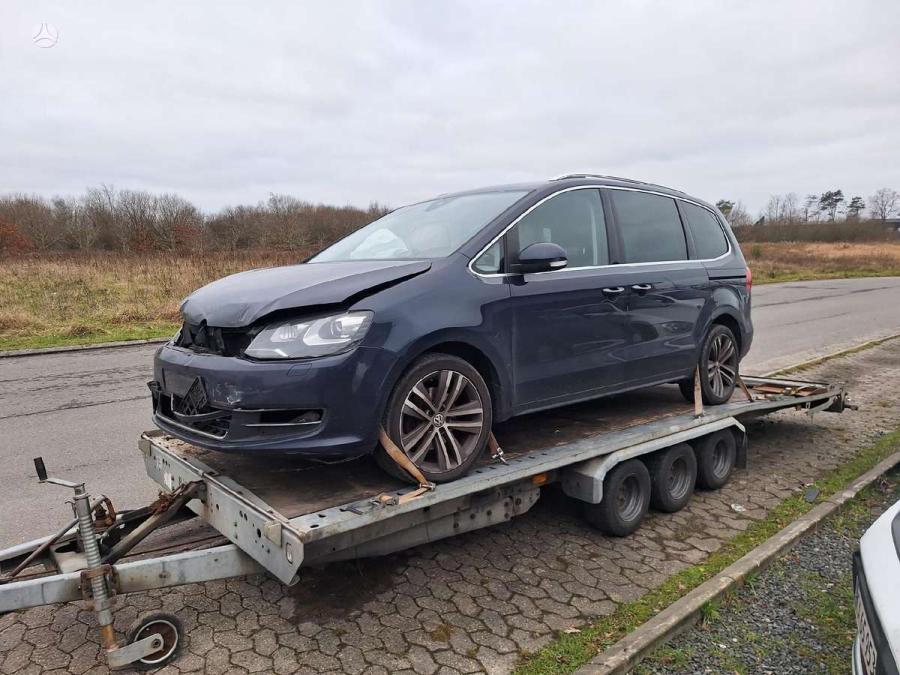 Blue Volkswagen Sharan 2012 in Radviliskis, with an engine capacity of 1.97 L and mileage of 335 thousand km for 5200 €, photo 1 on AUTOMOTO.COM.LV