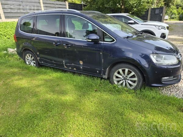 Blue Volkswagen Sharan 2012 in Riga, with an engine capacity of 2.00 L and mileage of 310 thousand km for 3000 €, photo 3 on AUTOMOTO.COM.LV