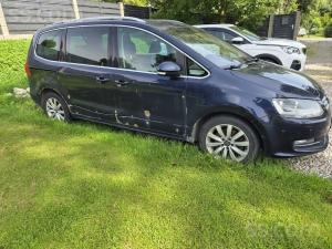 Blue Volkswagen Sharan 2012 in Riga, with an engine capacity of 2.00 L and mileage of 310 thousand km for 3000 €, photo 4 on AUTOMOTO.COM.LV