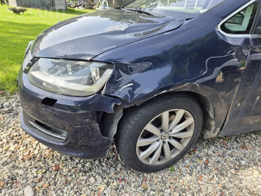 Blue Volkswagen Sharan 2012 in Riga, with an engine capacity of 2.00 L and mileage of 310 thousand km for 3000 €, photo 7 on AUTOMOTO.COM.LV