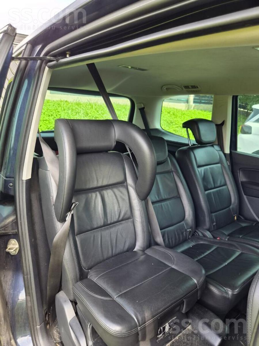 Blue Volkswagen Sharan 2012 in Riga, with an engine capacity of 2.00 L and mileage of 310 thousand km for 3000 €, photo 8 on AUTOMOTO.COM.LV
