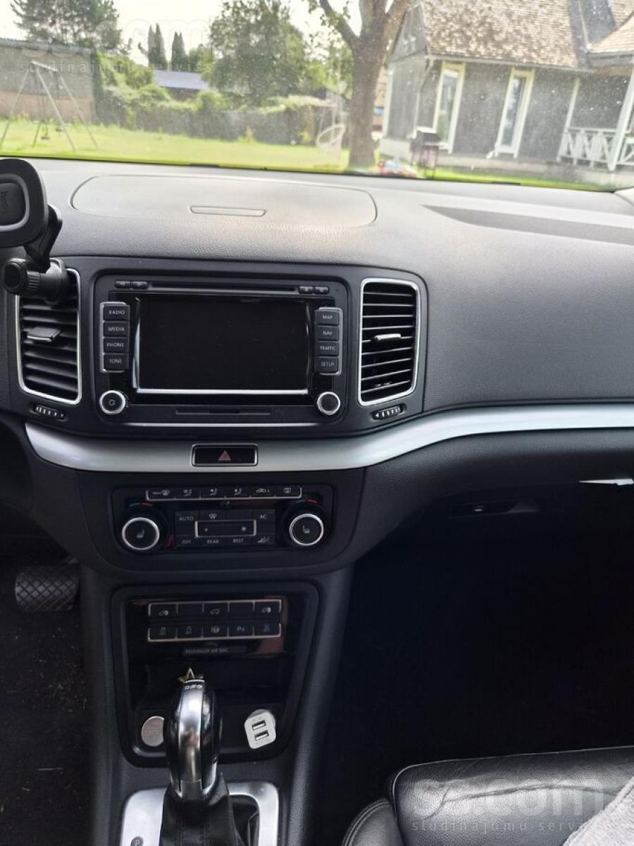 Blue Volkswagen Sharan 2012 in Riga, with an engine capacity of 2.00 L and mileage of 310 thousand km for 3000 €, photo 12 on AUTOMOTO.COM.LV