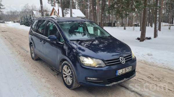 Blue Volkswagen Sharan 2014 in Riga, with an engine capacity of 2.00 L and mileage of 234 thousand km for 7200 €, photo 3 on AUTOMOTO.COM.LV