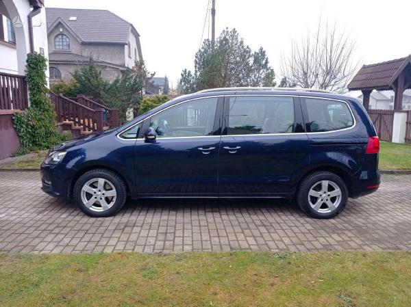 Blue Volkswagen Sharan 2015 in Siauliai, with an engine capacity of 2.00 L and mileage of 243 thousand km for 10600 €, photo 4 on AUTOMOTO.COM.LV