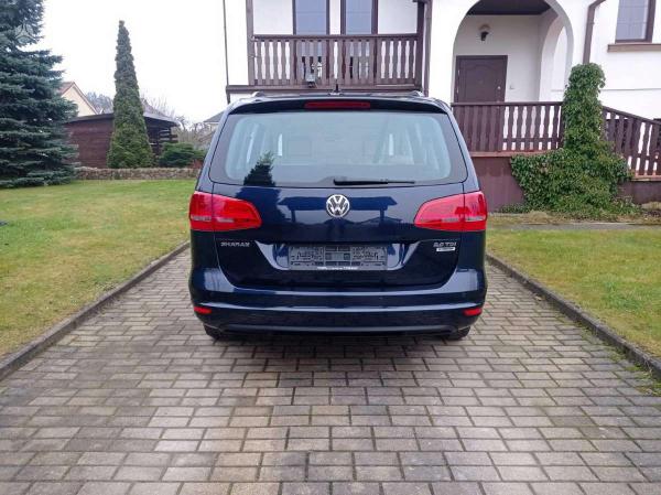 Blue Volkswagen Sharan 2015 in Siauliai, with an engine capacity of 2.00 L and mileage of 243 thousand km for 10600 €, photo 6 on AUTOMOTO.COM.LV