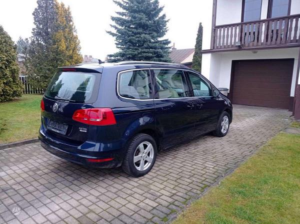 Blue Volkswagen Sharan 2015 in Siauliai, with an engine capacity of 2.00 L and mileage of 243 thousand km for 10600 €, photo 8 on AUTOMOTO.COM.LV