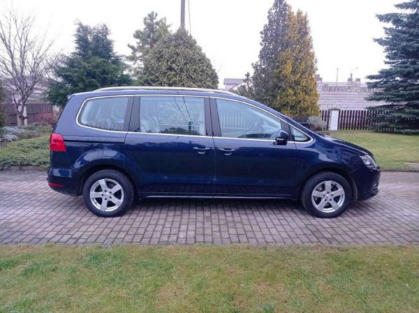 Blue Volkswagen Sharan 2015 in Siauliai, with an engine capacity of 2.00 L and mileage of 243 thousand km for 10600 €, photo 9 on AUTOMOTO.COM.LV