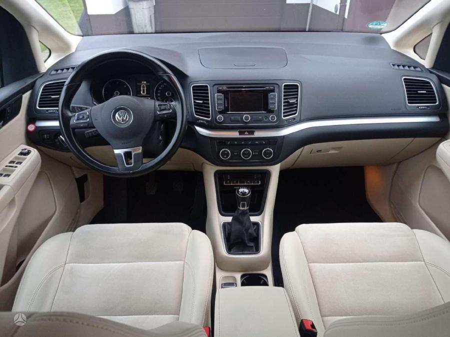 Zils Volkswagen Sharan 2015 Šauļi, ar dzinēja tilpumu 2.00 L un nobraukumu 243 tūkst. km par 10600 €, foto 14 vietnē AUTOMOTO.COM.LV