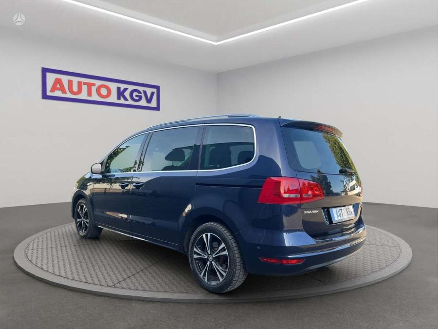 Blue Volkswagen Sharan 2015 in Kaunas, with an engine capacity of 2.00 L and mileage of 247 thousand km for 11999 €, photo 4 on AUTOMOTO.COM.LV