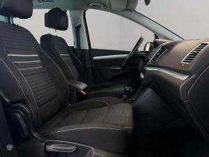 Blue Volkswagen Sharan 2015 in Kaunas, with an engine capacity of 2.00 L and mileage of 247 thousand km for 11999 €, photo 9 on AUTOMOTO.COM.LV