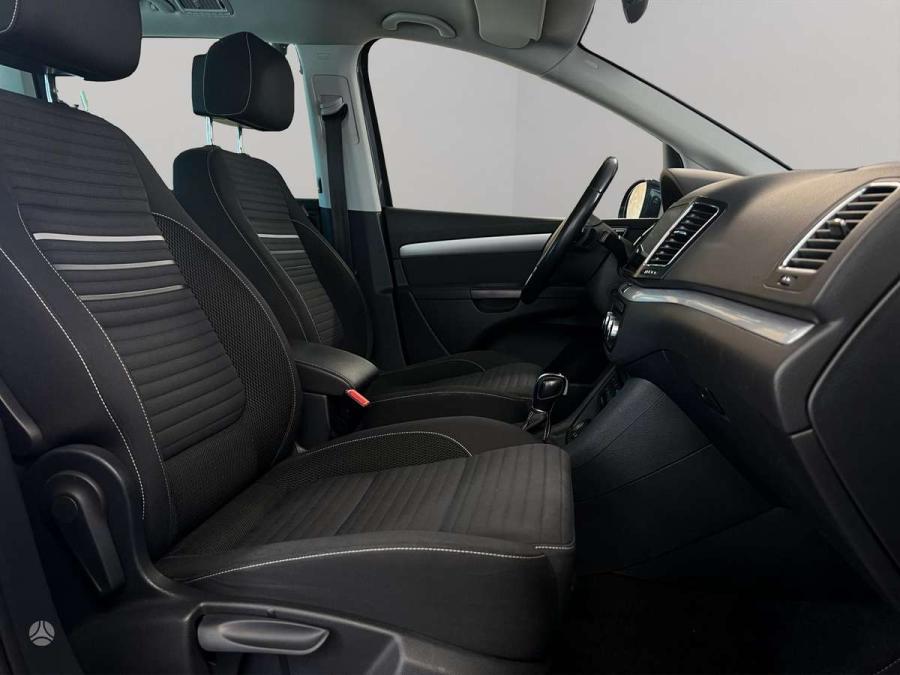 Blue Volkswagen Sharan 2015 in Kaunas, with an engine capacity of 2.00 L and mileage of 247 thousand km for 11999 €, photo 9 on AUTOMOTO.COM.LV