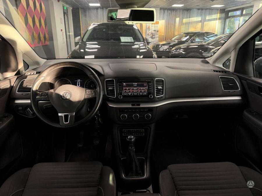Zils Volkswagen Sharan 2015 Klaipėda, ar dzinēja tilpumu 1.97 L un nobraukumu 217 tūkst. km par 11900 €, foto 18 vietnē AUTOMOTO.COM.LV
