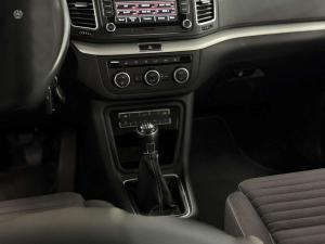 Zils Volkswagen Sharan 2015 Klaipėda, ar dzinēja tilpumu 1.97 L un nobraukumu 217 tūkst. km par 11900 €, foto 21 vietnē AUTOMOTO.COM.LV