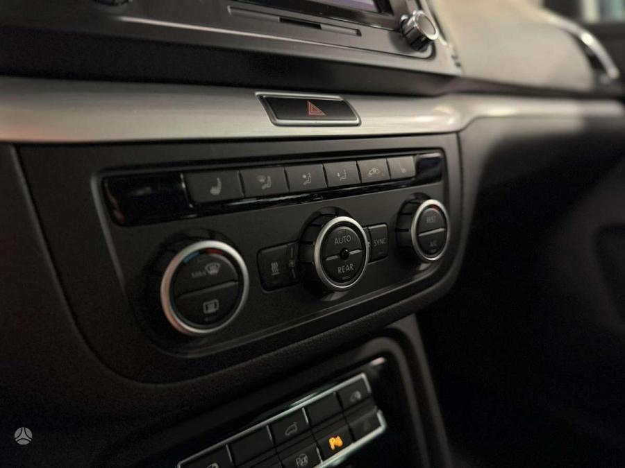 Zils Volkswagen Sharan 2015 Klaipėda, ar dzinēja tilpumu 1.97 L un nobraukumu 217 tūkst. km par 11900 €, foto 23 vietnē AUTOMOTO.COM.LV